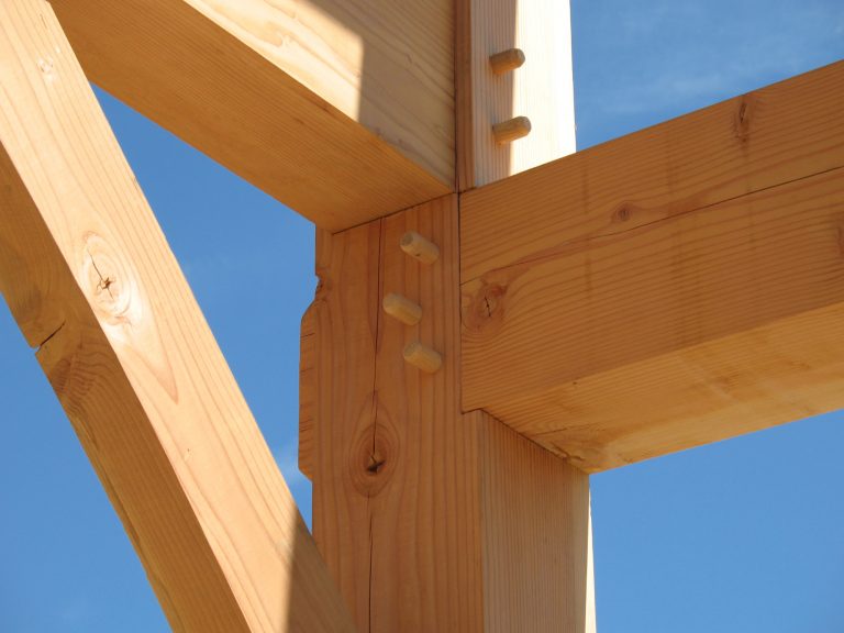 Corner Post with Offset Girts - Kenai Timber Frames