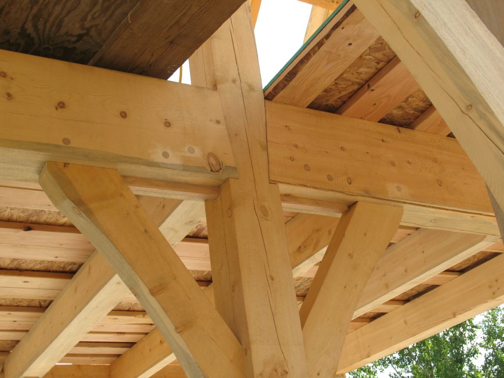 Diminished Haunch with Thru Spline at Summer Beam - Kenai Timber Frames